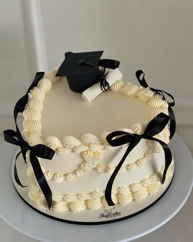 20 Perfect Graduation Cake Ideas to Match Your School Spirit
