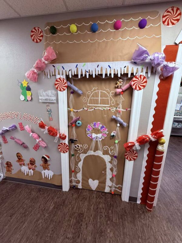 20+ Creative Christmas Door Decorations That’ll Make Everyone Stop and ...