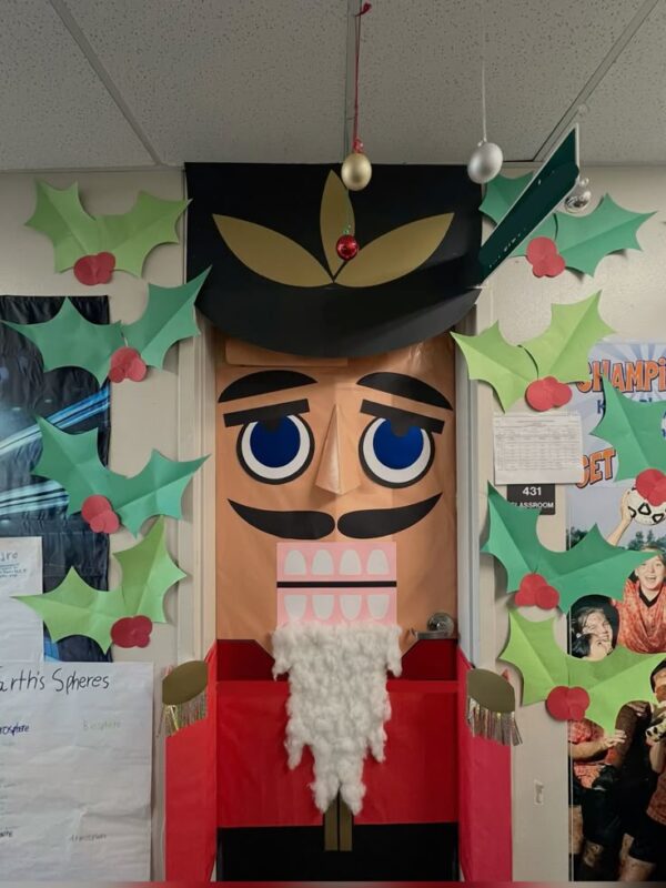 20+ Creative Christmas Door Decorations That’ll Make Everyone Stop and ...