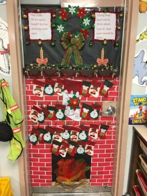 20+ Creative Christmas Door Decorations That’ll Make Everyone Stop and ...